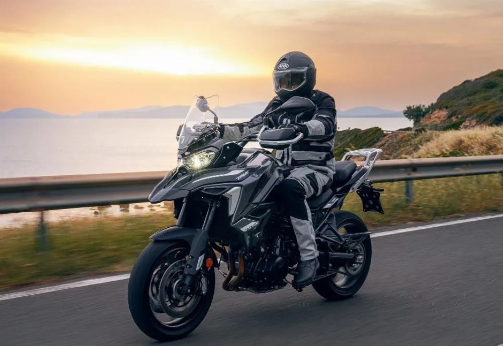 Benelli TRK 502 2025 - Ficha de la moto, opinión, fotos, técnica