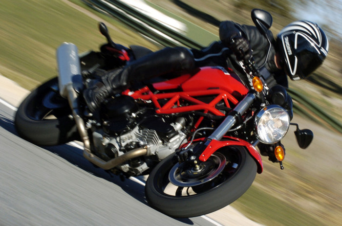 Ducati 695 Monster 2006 - Fiche moto - Motoplanete