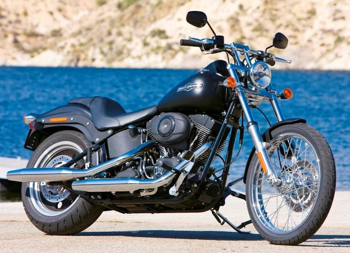Harley-Davidson 1584 NIGHT TRAIN FXSTB 2009 - Fiche moto, avis