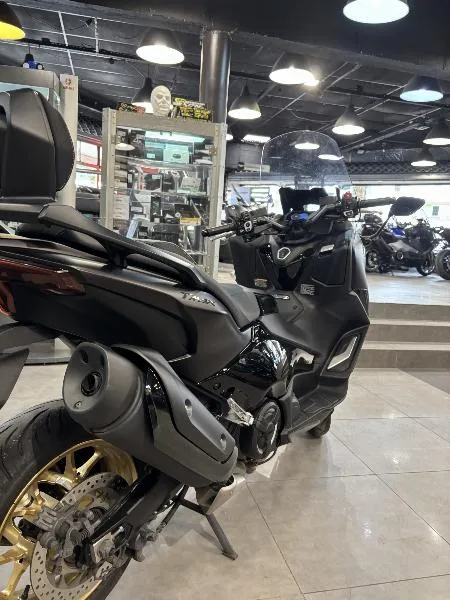 Yamaha XP TMAX 560 TECH MAX 2024 à 10000€ sur RUEIL MALMAISON