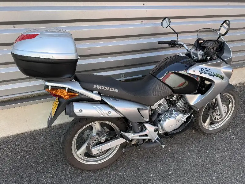 Honda VARADERO 125 2005 à 1900€ sur ANTHY SUR LEMAN