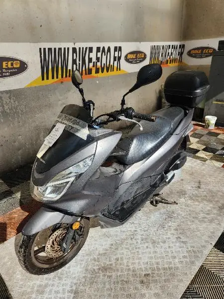 Honda PCX 125 2017 for 890 in VITROLLES - Used