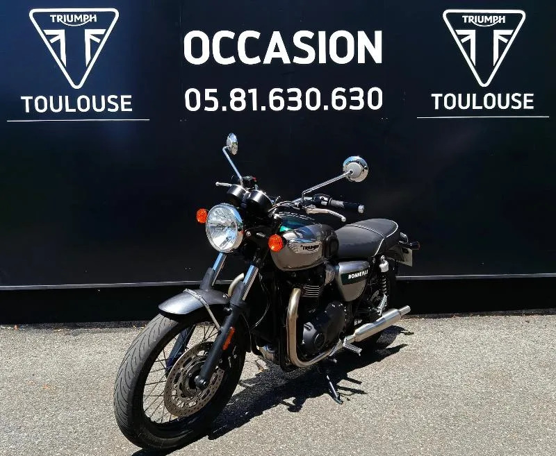 Triumph Bonneville T100 GOLD LINE Edition 2023 à 9490€ sur ST ORENS DE ...