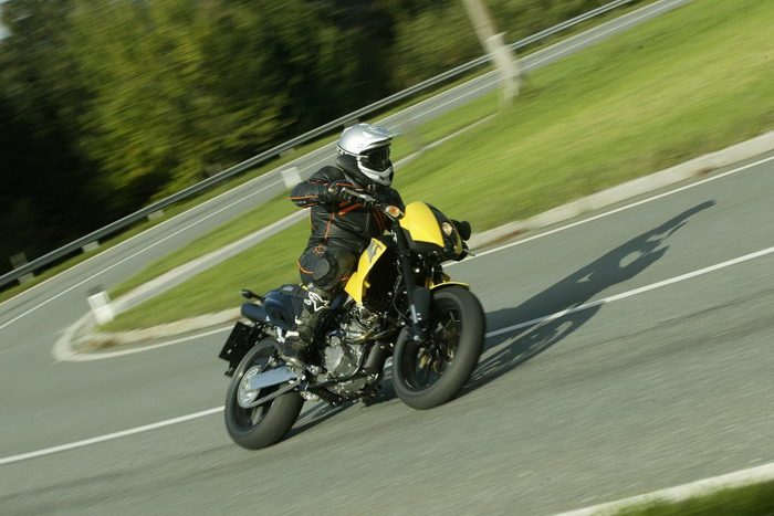 KTM 640 DUKE II 2000 - Fiche moto - Motoplanete
