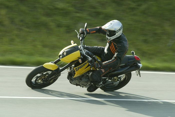 KTM 640 DUKE II 2000 - Fiche moto - Motoplanete