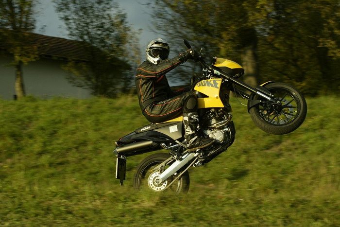 KTM 640 DUKE II 2000 - Fiche moto - Motoplanete