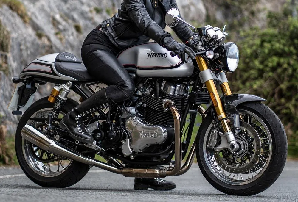 Norton 961 Commando Café Racer MK III 2025 - Fiche moto, avis