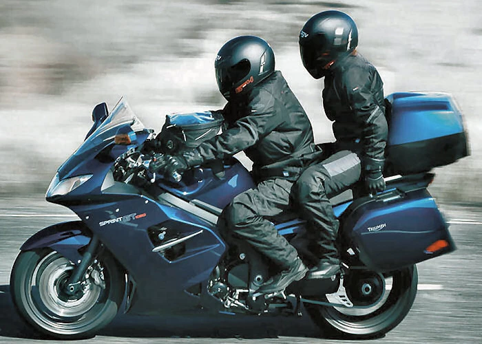 Triumph 1050 SPRINT GT 2010 - Motorcycle specifications, reviews