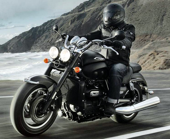 Triumph 2300 ROCKET III Roadster 2013 - Fiche moto - Motoplanete