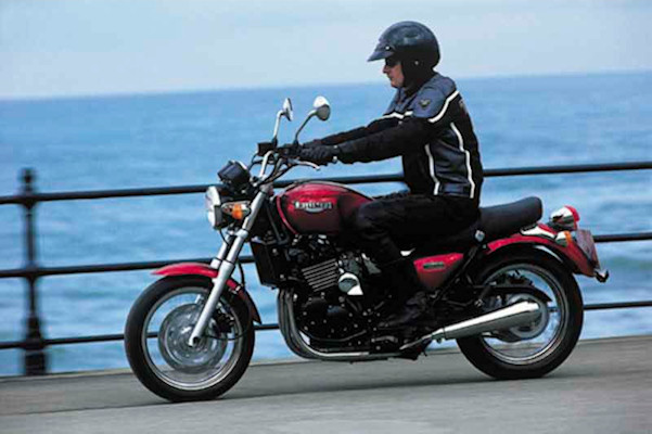 Triumph 900 LEGEND TT 2000 - Fiche moto - Motoplanete