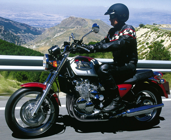Triumph 900 THUNDERBIRD 2000 - Fiche moto - Motoplanete